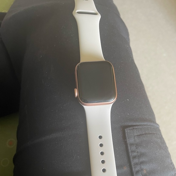 Apple | Accessories | Apple Watch Se 40mm 32gb Gold Aluminum Starlight ...